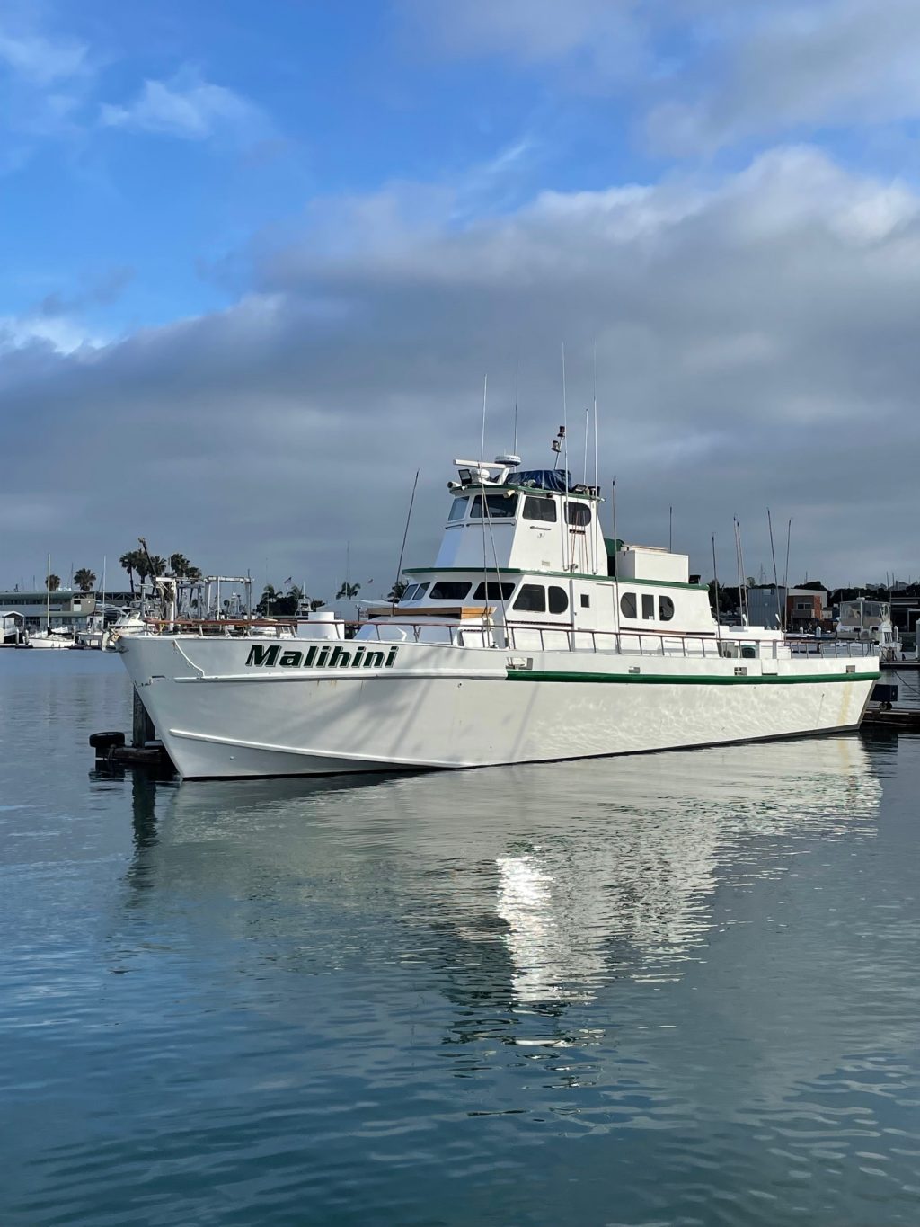 Malihini boat picture - H & M Landing Bookings